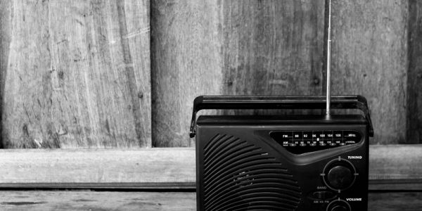 9 Best Portable AM FM Radio Reviews: [2022 Edition]