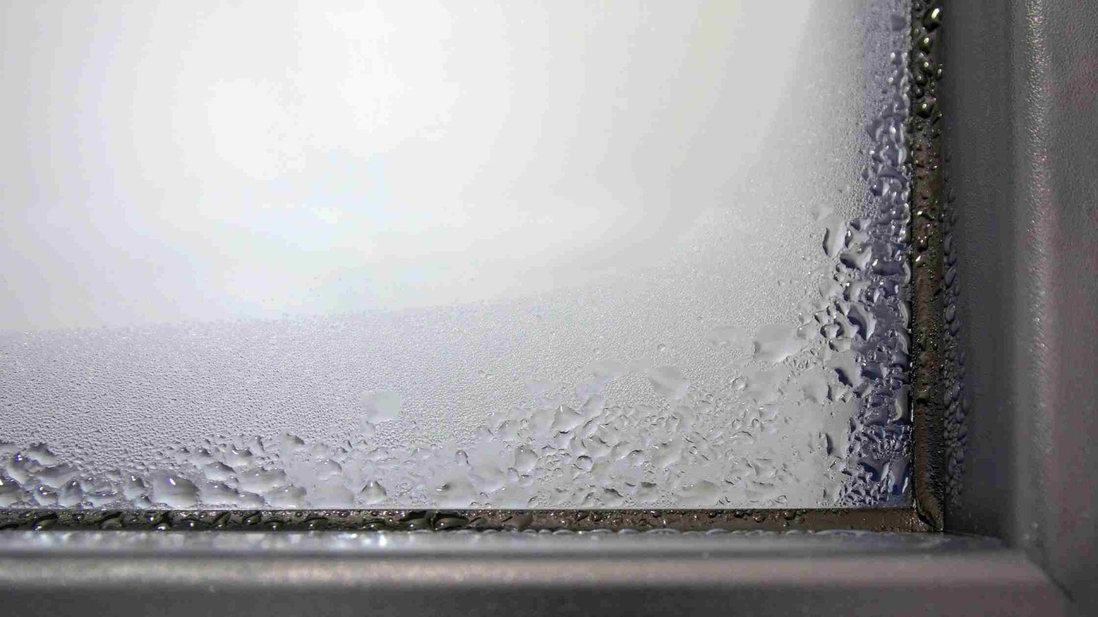 Ideal indoor humidity level during winter vs summer